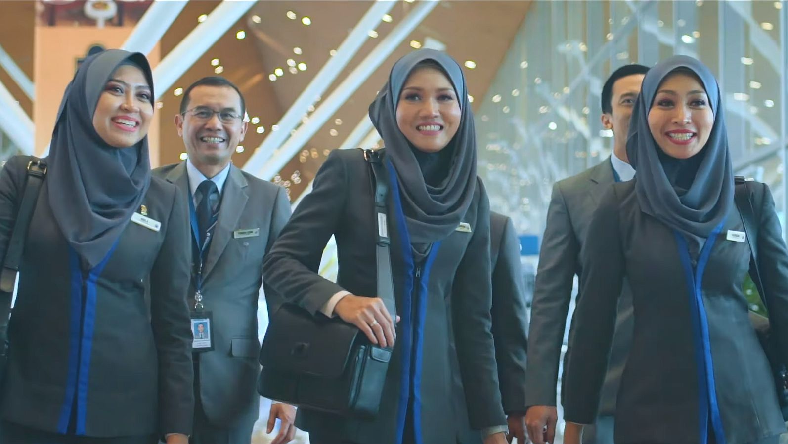 马航卡芭雅制服应该被保留或更新？欢迎大家提出意见 - SoyaCincau