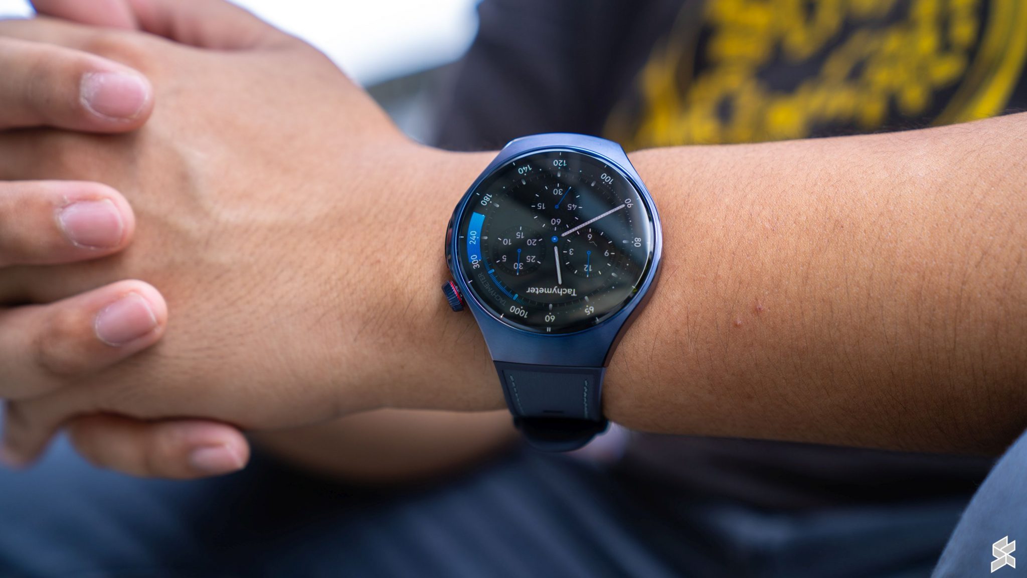 Huawei Watch 5抢先看：搭载全新X-Tap传感器支持指尖血氧检测